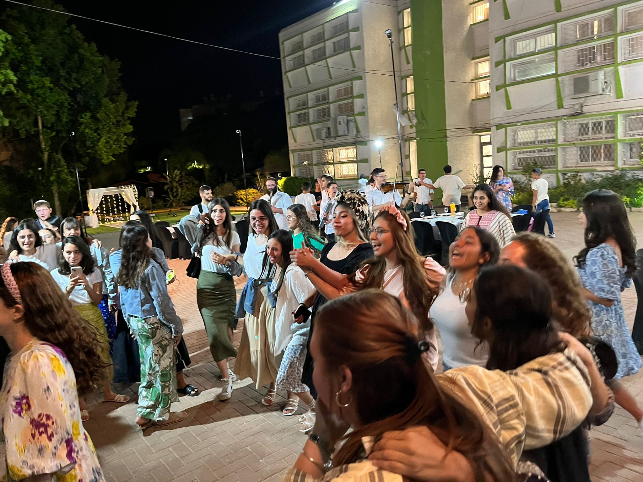 A long-awaited day for Elisha & Esther Chaya - Shavei Israel